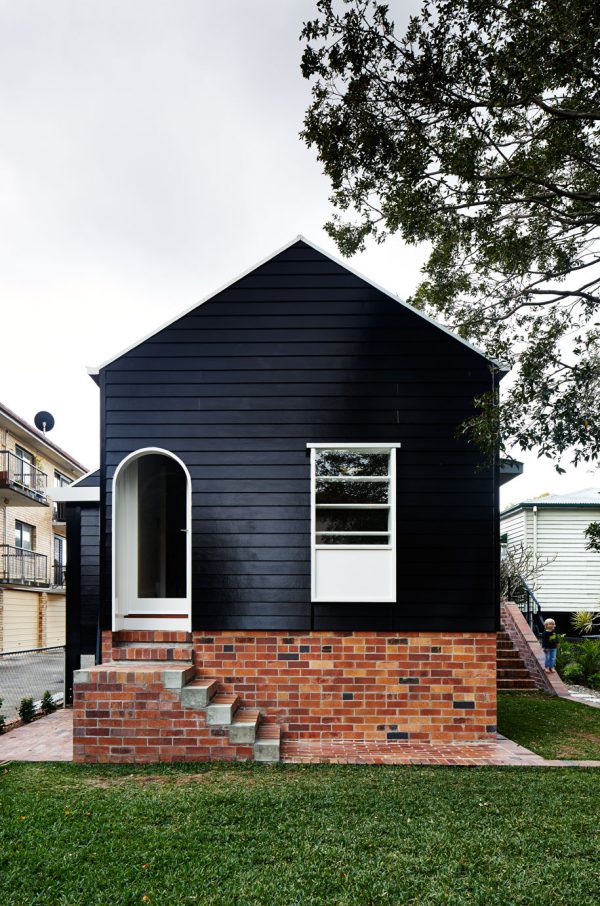 10 Gorgeous, Black Home Exteriors
