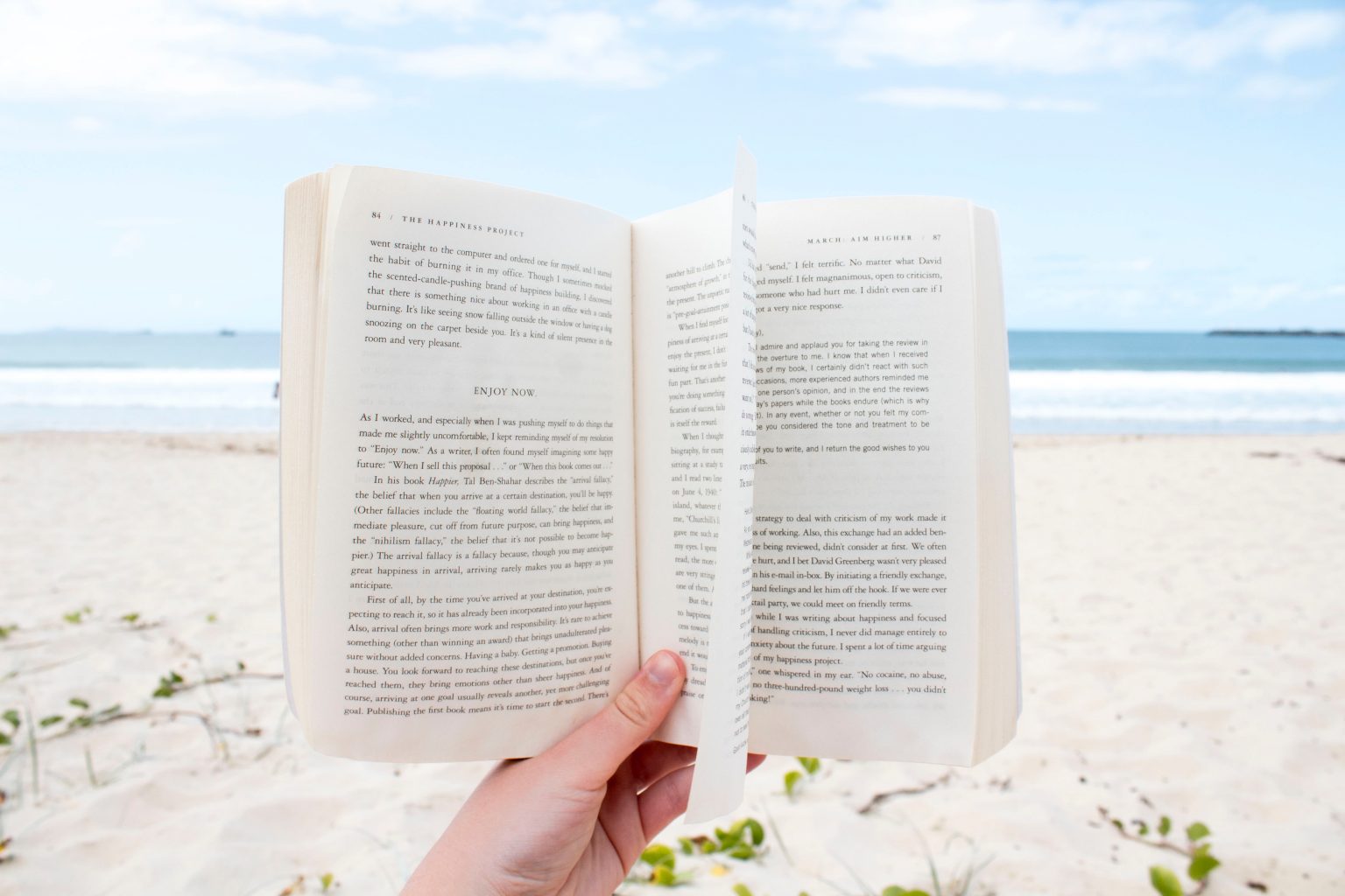 10 Essential Summer Beach Reads